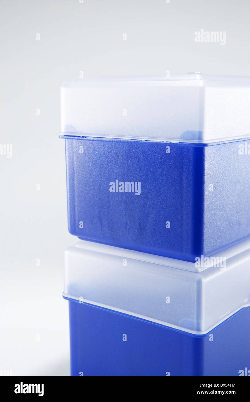 Box labor kunststoff lagerung -Fotos und -Bildmaterial in hoher ...