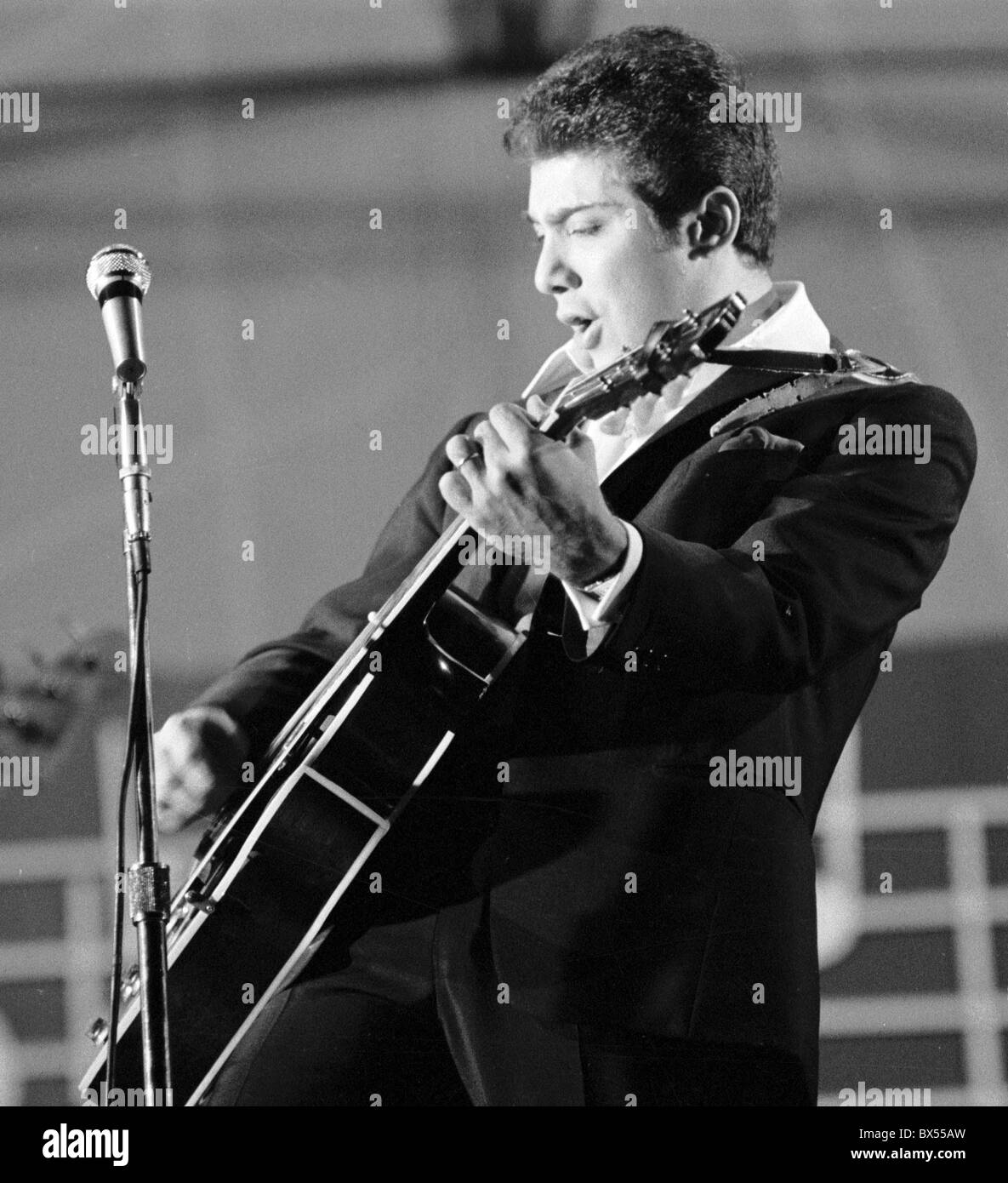 Singer paul anka -Fotos und -Bildmaterial in hoher Auflösung – Alamy