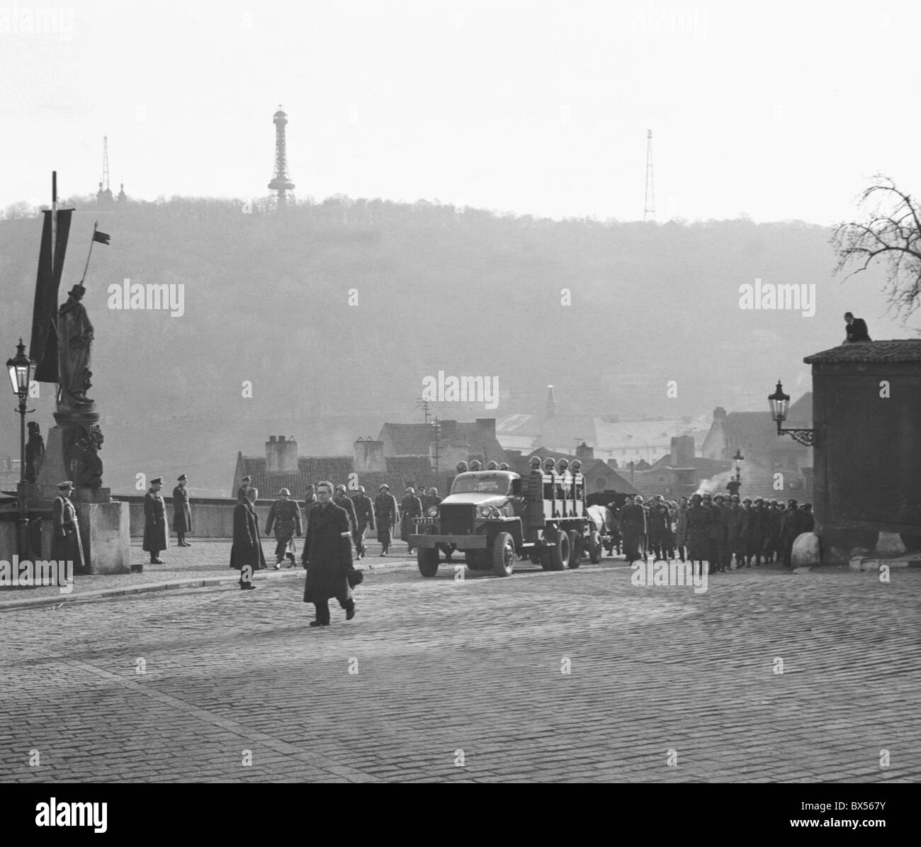 Jan masaryk window Schwarzweiß-Stockfotos und -bilder - Alamy