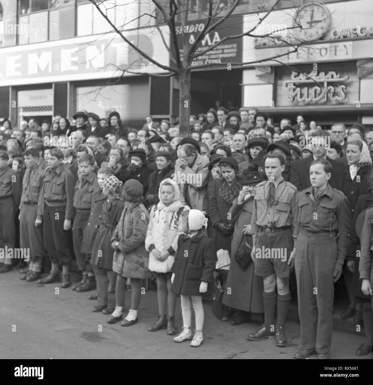 Jan masaryk window Schwarzweiß-Stockfotos und -bilder - Alamy
