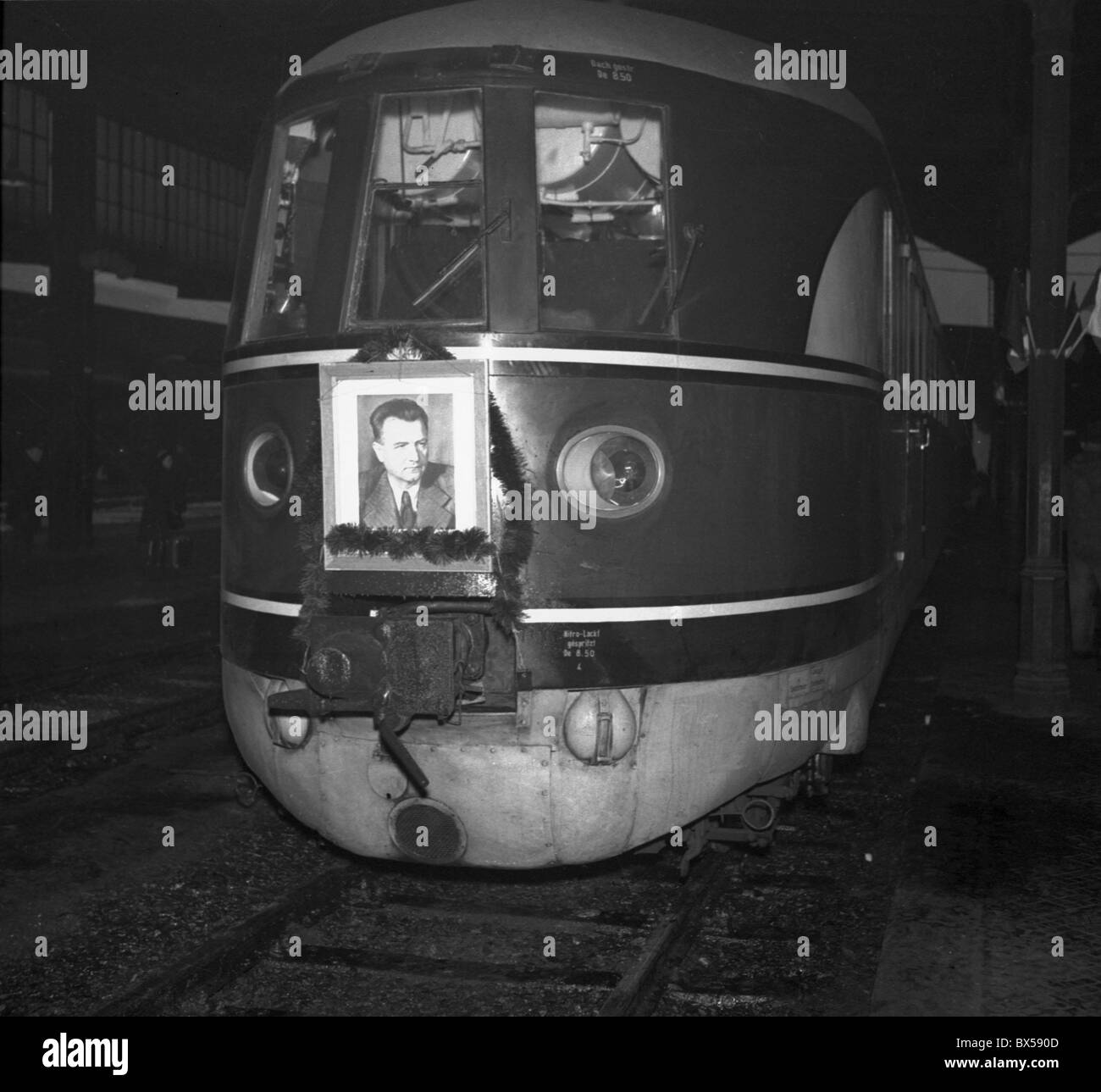 Fliegender hamburger -Fotos und -Bildmaterial in hoher Auflösung – Alamy