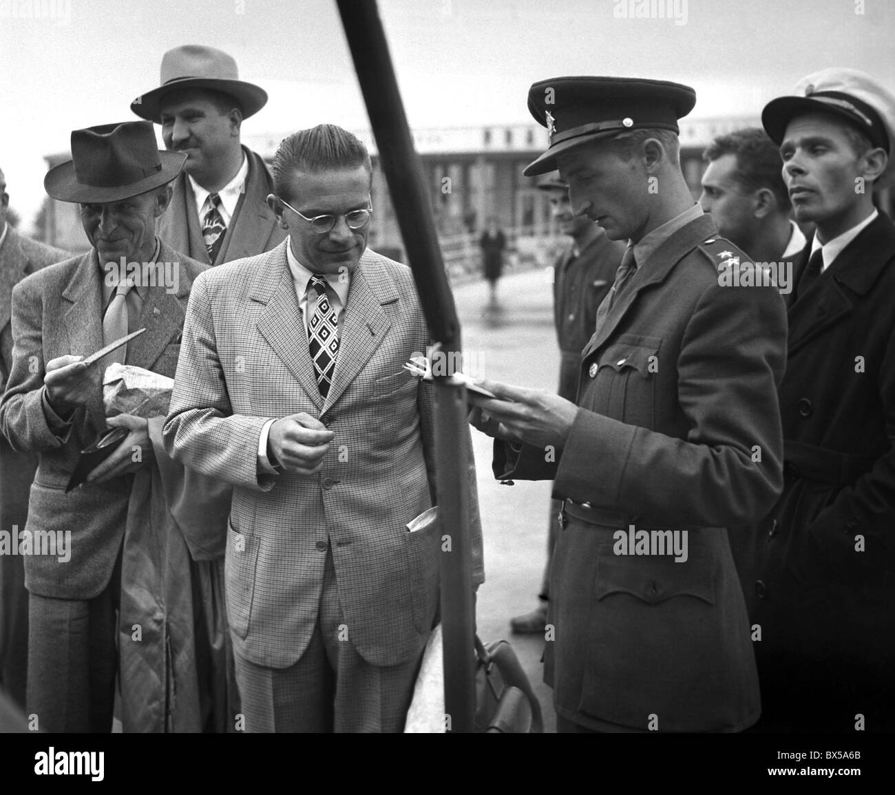 Trainer karel kozeluh -Fotos und -Bildmaterial in hoher Auflösung – Alamy