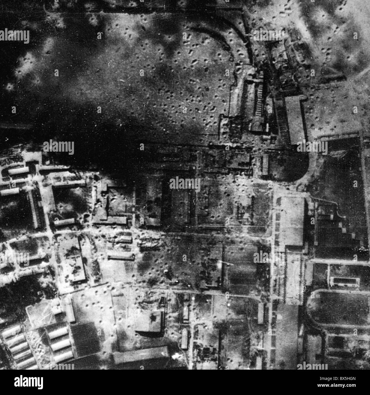 Us air raid on the messerschmitt factory in regensburg Stockfotos und ...