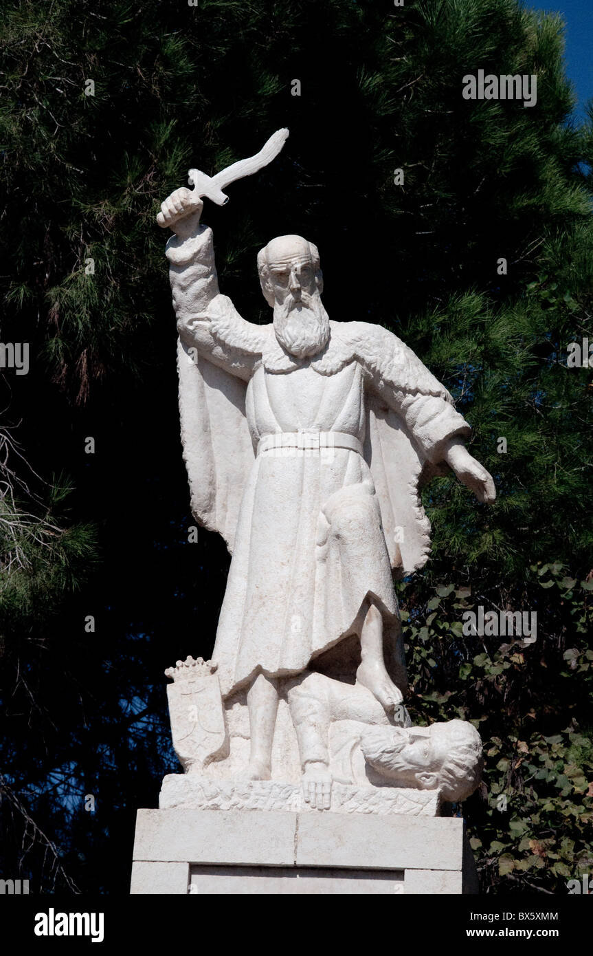 Bei der Karmeliter Kloster auf dem Berg Karmel in Haifa. Die Statue ist von Elijah töten die ...