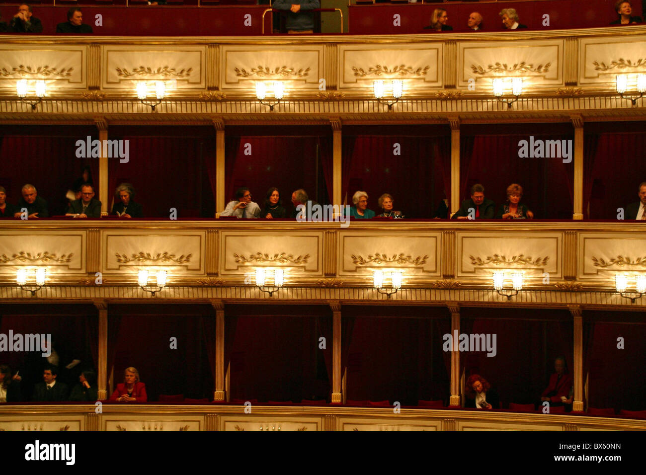 Opera audience -Fotos und -Bildmaterial in hoher Auflösung – Alamy