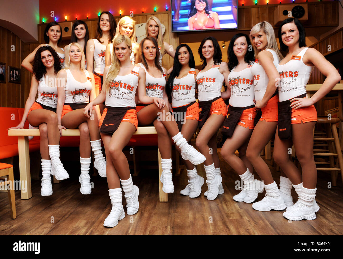 Die Erste Niederlassung Von Hooters Restaurant Ist In Prag Tschechien