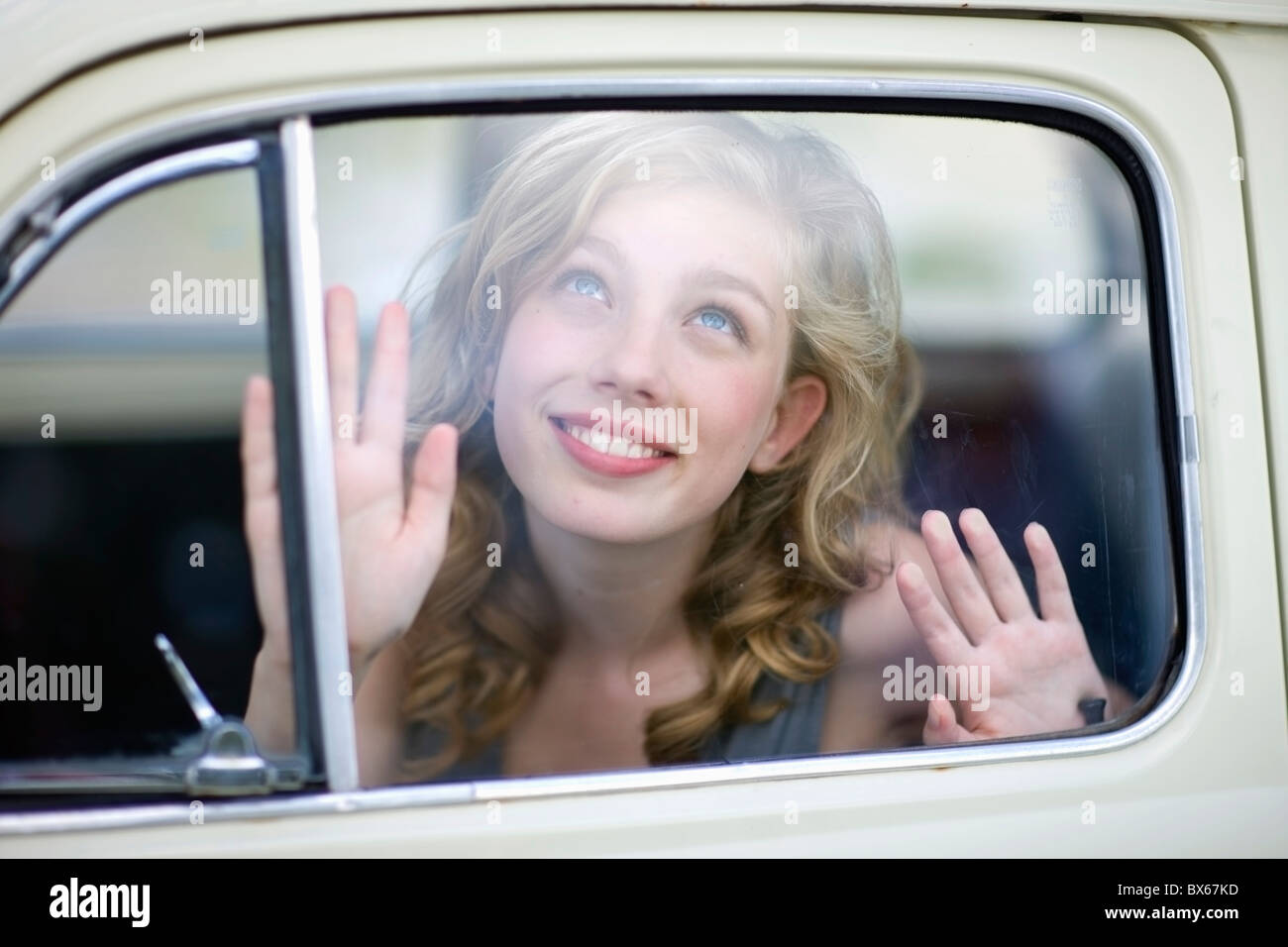 Aus Dem Auto Steigen Stockfotos und -bilder Kaufen - Alamy