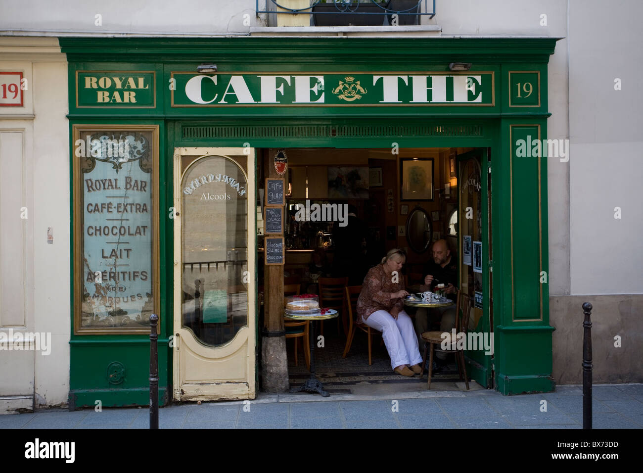 Paris cafe le marais -Fotos und -Bildmaterial in hoher Auflösung ...