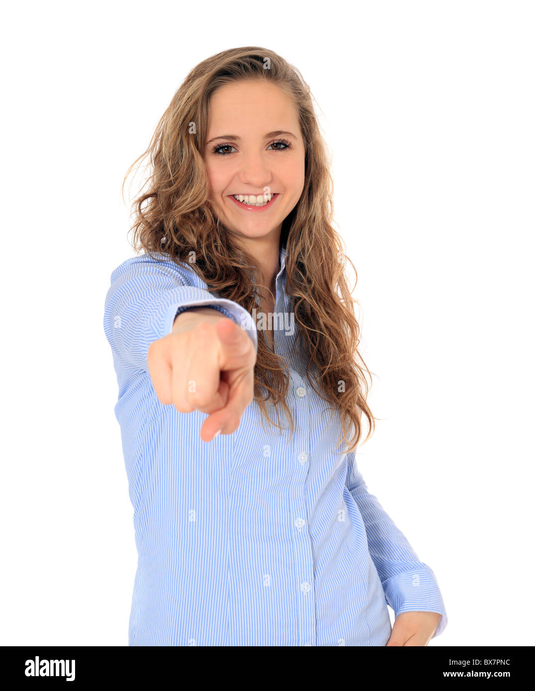 Ttractive junges Mädchen mit Finger zeigen. Alle auf weißem Hintergrund ...