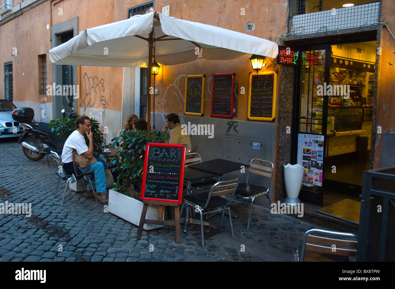 Trastevere bar -Fotos und -Bildmaterial in hoher Auflösung – Alamy