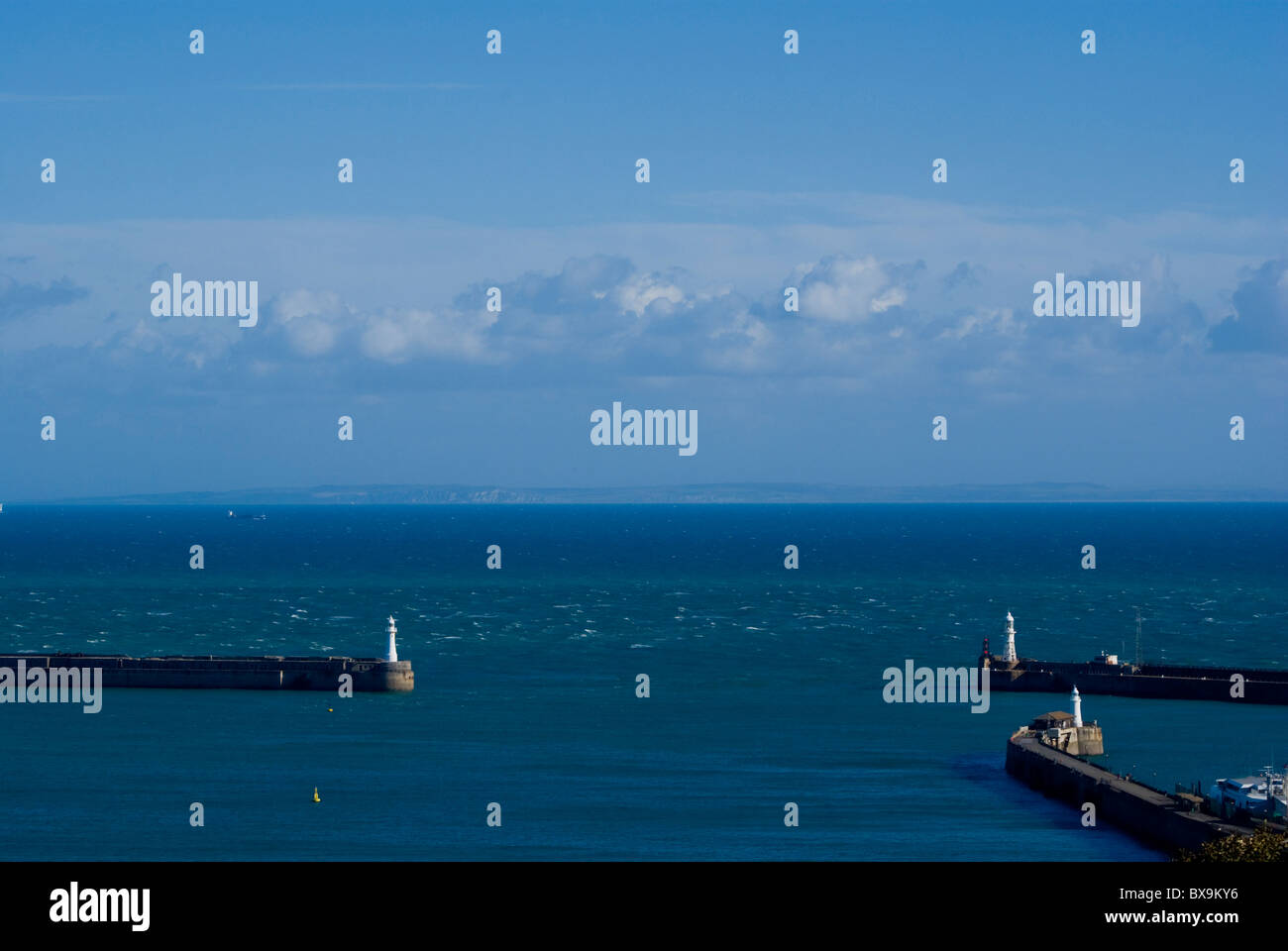 Eingang dover hafen -Fotos und -Bildmaterial in hoher Auflösung – Alamy