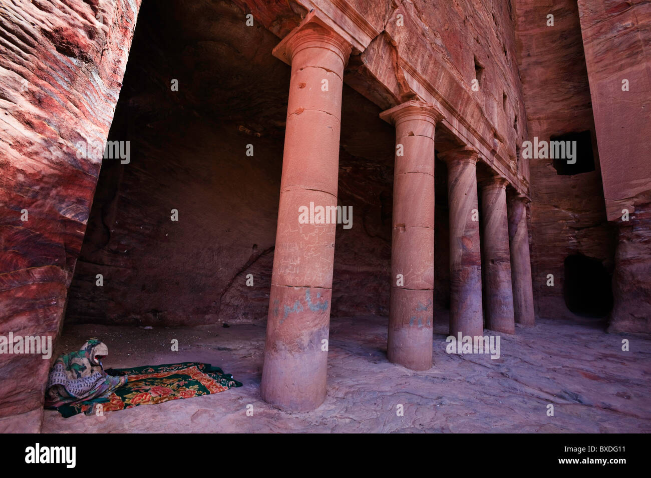 Urn tomb -Fotos und -Bildmaterial in hoher Auflösung – Alamy