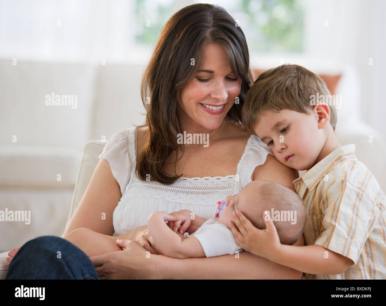 Mutter und ihre zwei Kinder Stockfotografie - Alamy