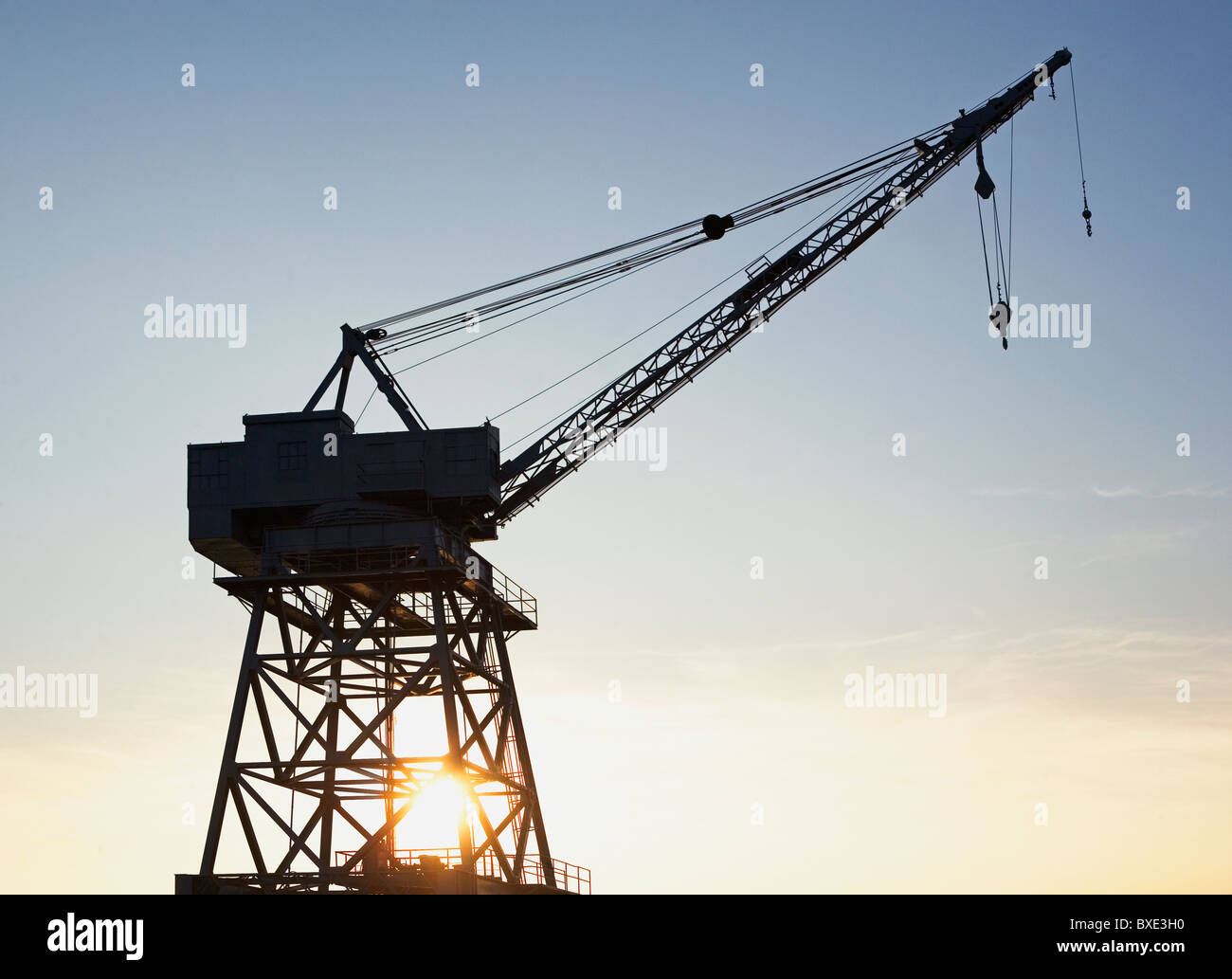 Kran zusammenbauen -Fotos und -Bildmaterial in hoher Auflösung – Alamy