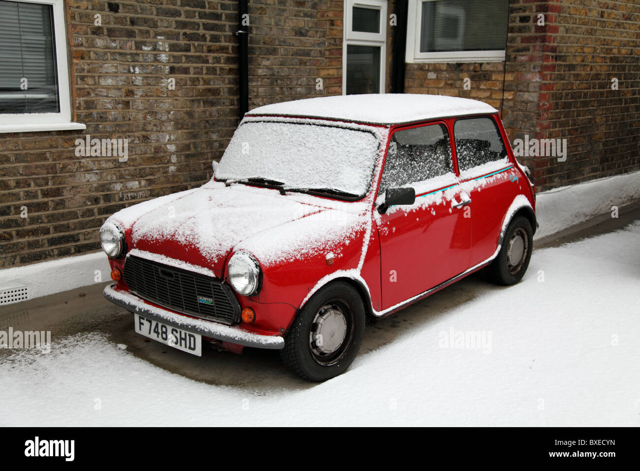 Rotes Mini Auto Stockfotos und -bilder Kaufen - Alamy