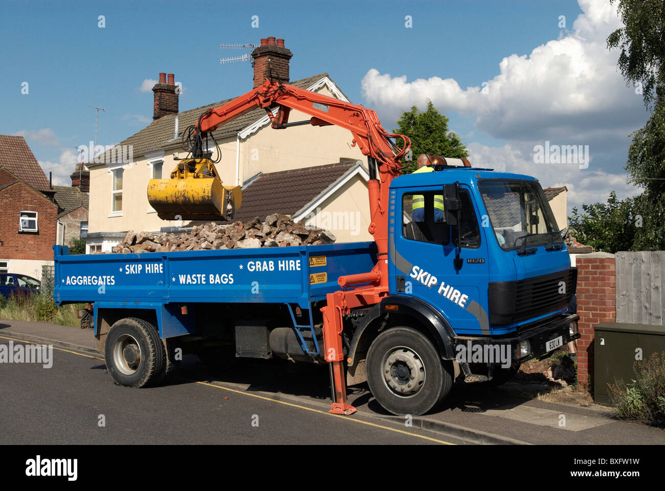 Greifer LKW-Verladung Aggregat mit einem Aushub Arm Ipswich UK ...