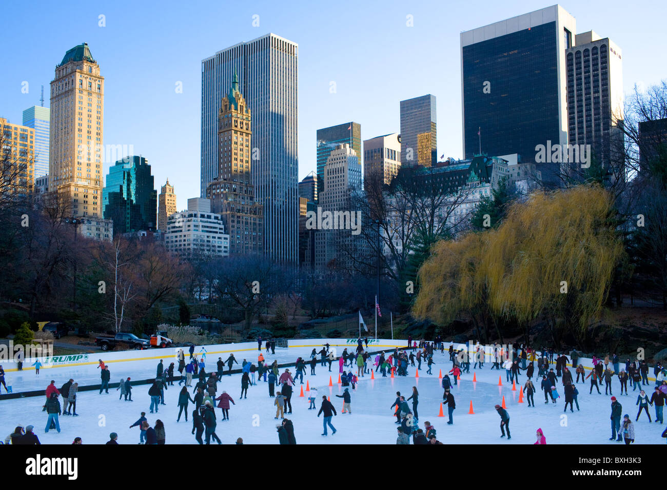 Central park ice rink winter -Fotos und -Bildmaterial in hoher ...