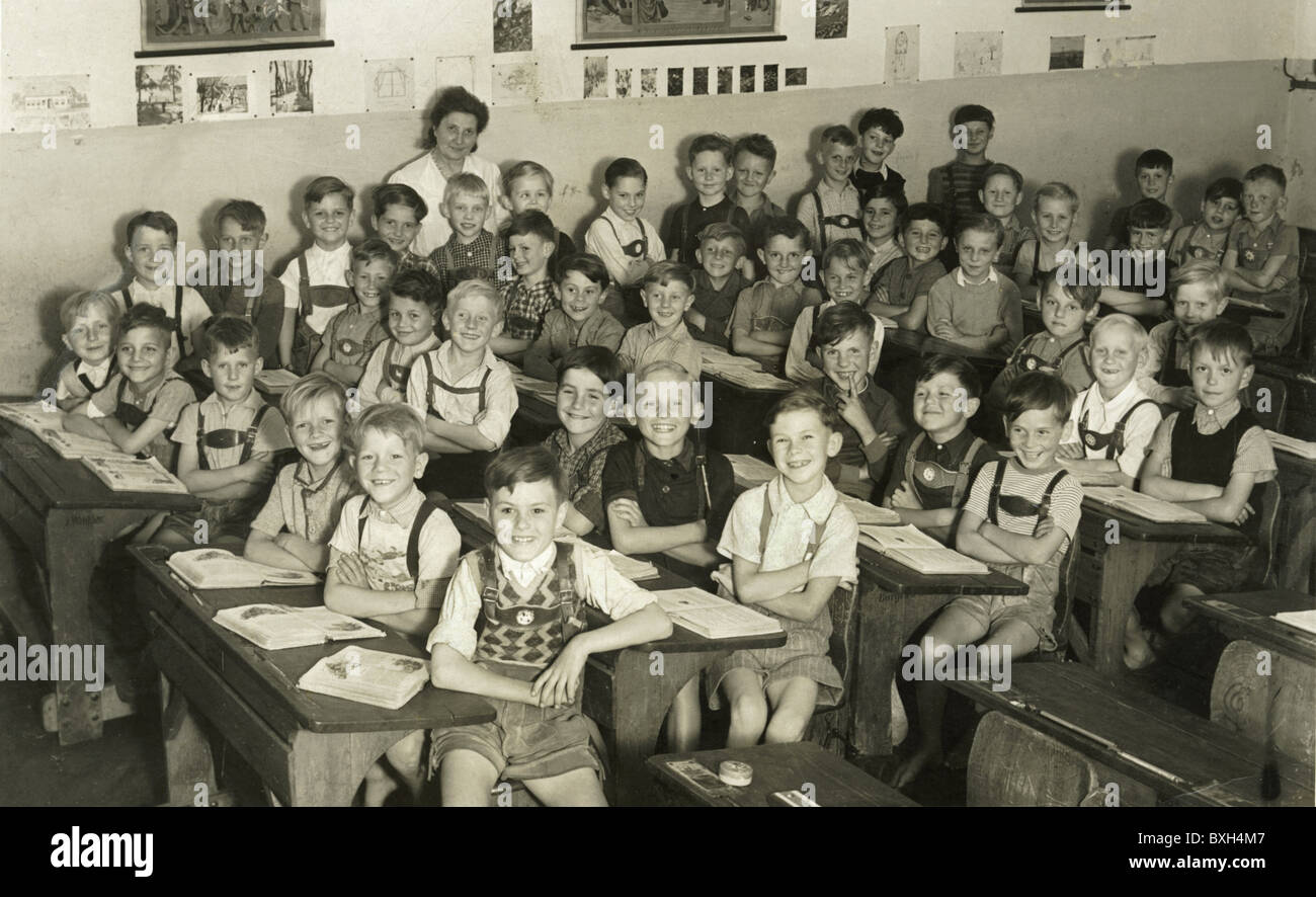 Bildung, Schulklasse im Klassenraum, Deutschland, um 1952, Zusatz ...