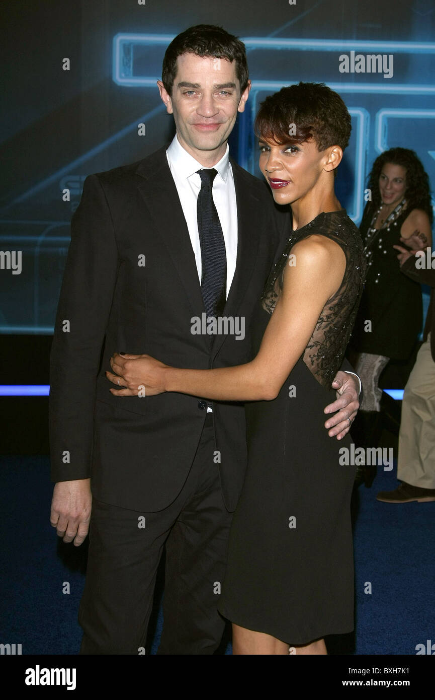 James frain marta cunningham tron -Fotos und -Bildmaterial in hoher ...