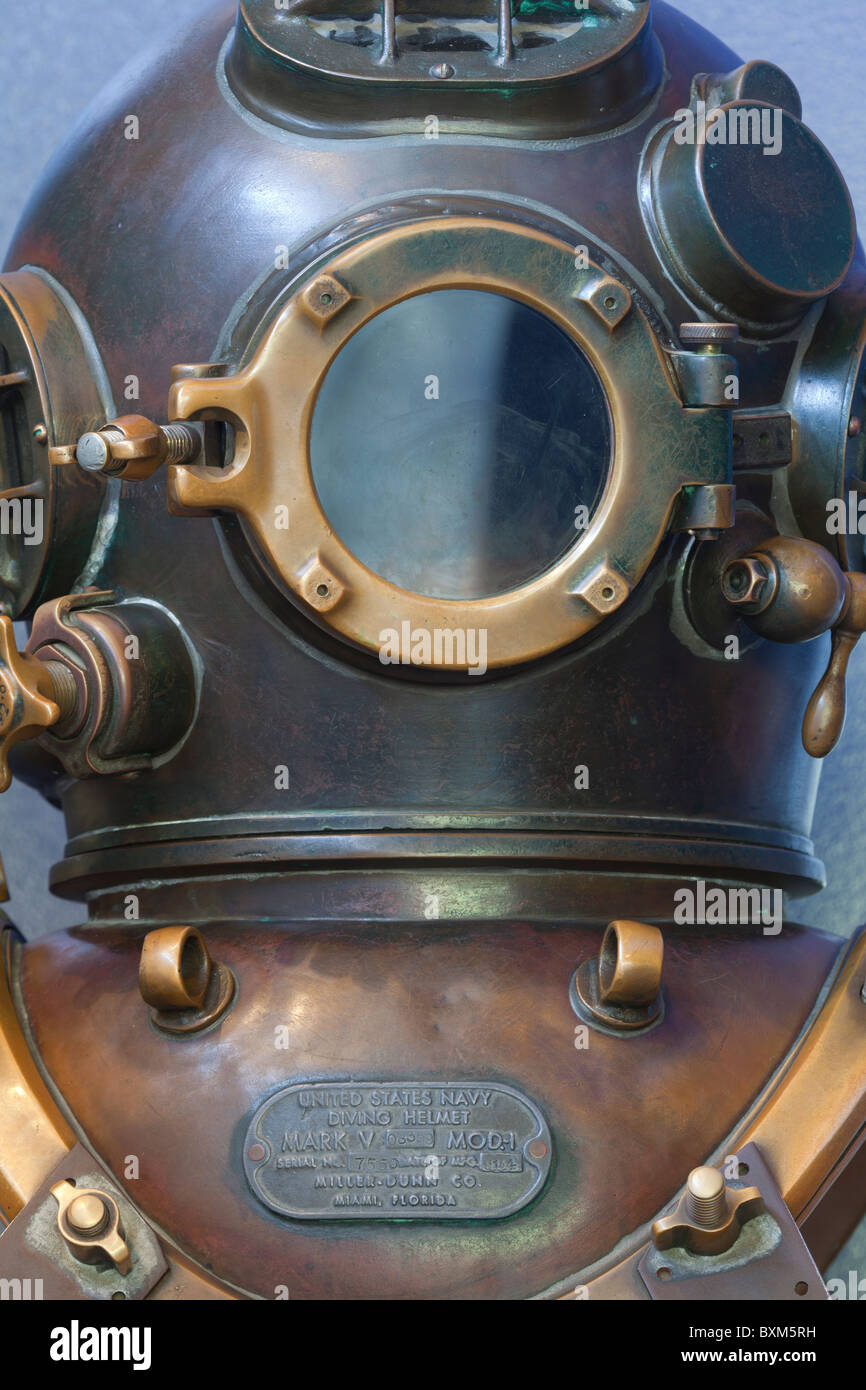 Bronze helm mit haube -Fotos und -Bildmaterial in hoher Auflösung – Alamy