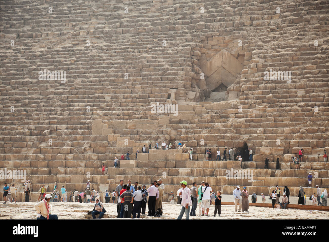 Cheops pyramid entrance -Fotos und -Bildmaterial in hoher Auflösung – Alamy