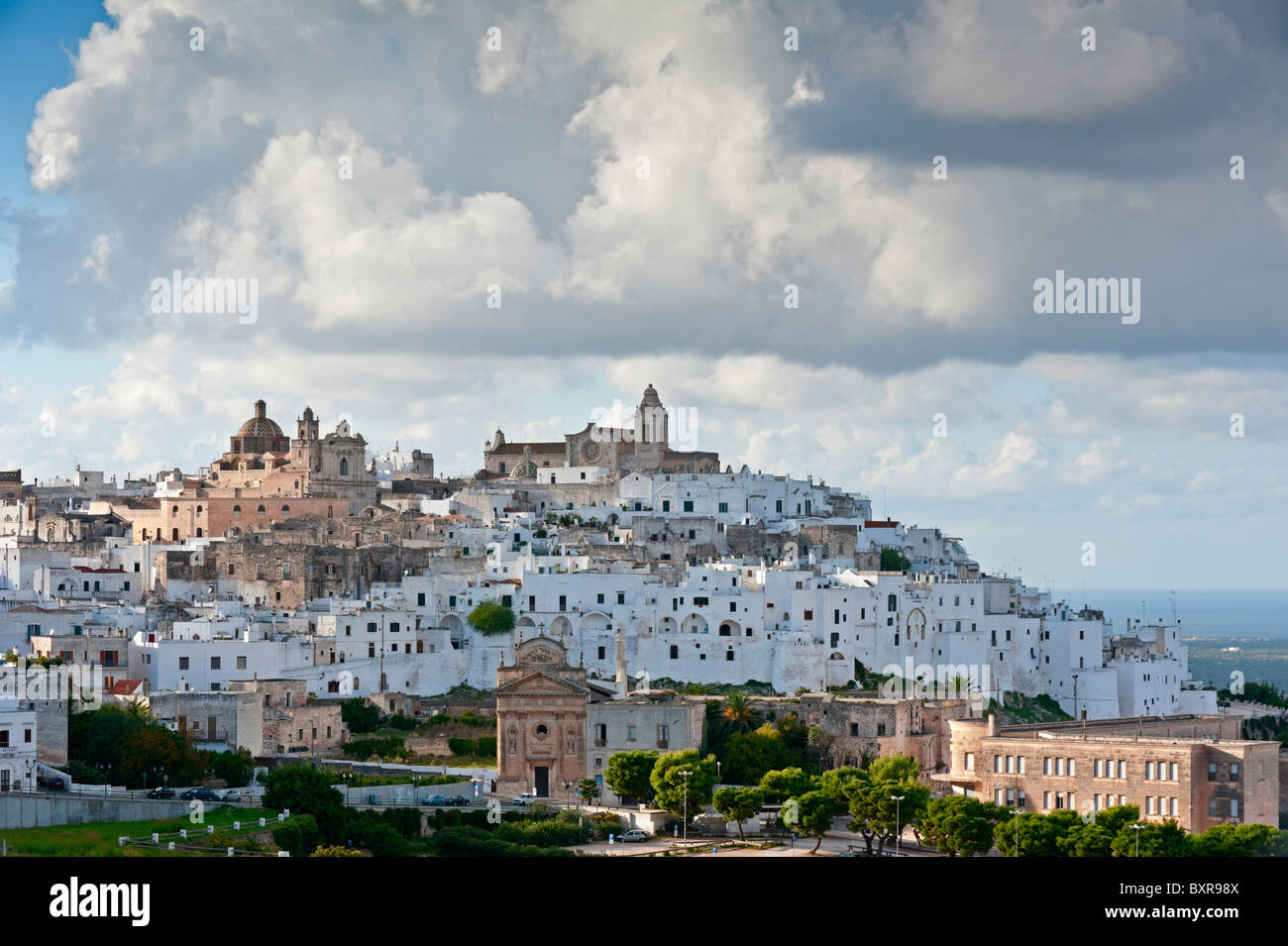 Altstadt ostuni -Fotos und -Bildmaterial in hoher Auflösung – Alamy