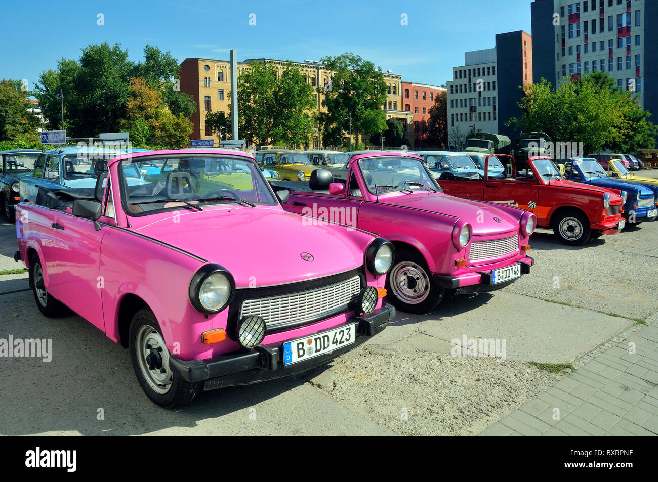 Trabant typische DDR Auto, Berlin, Deutschland, Europa Stockfotografie ...