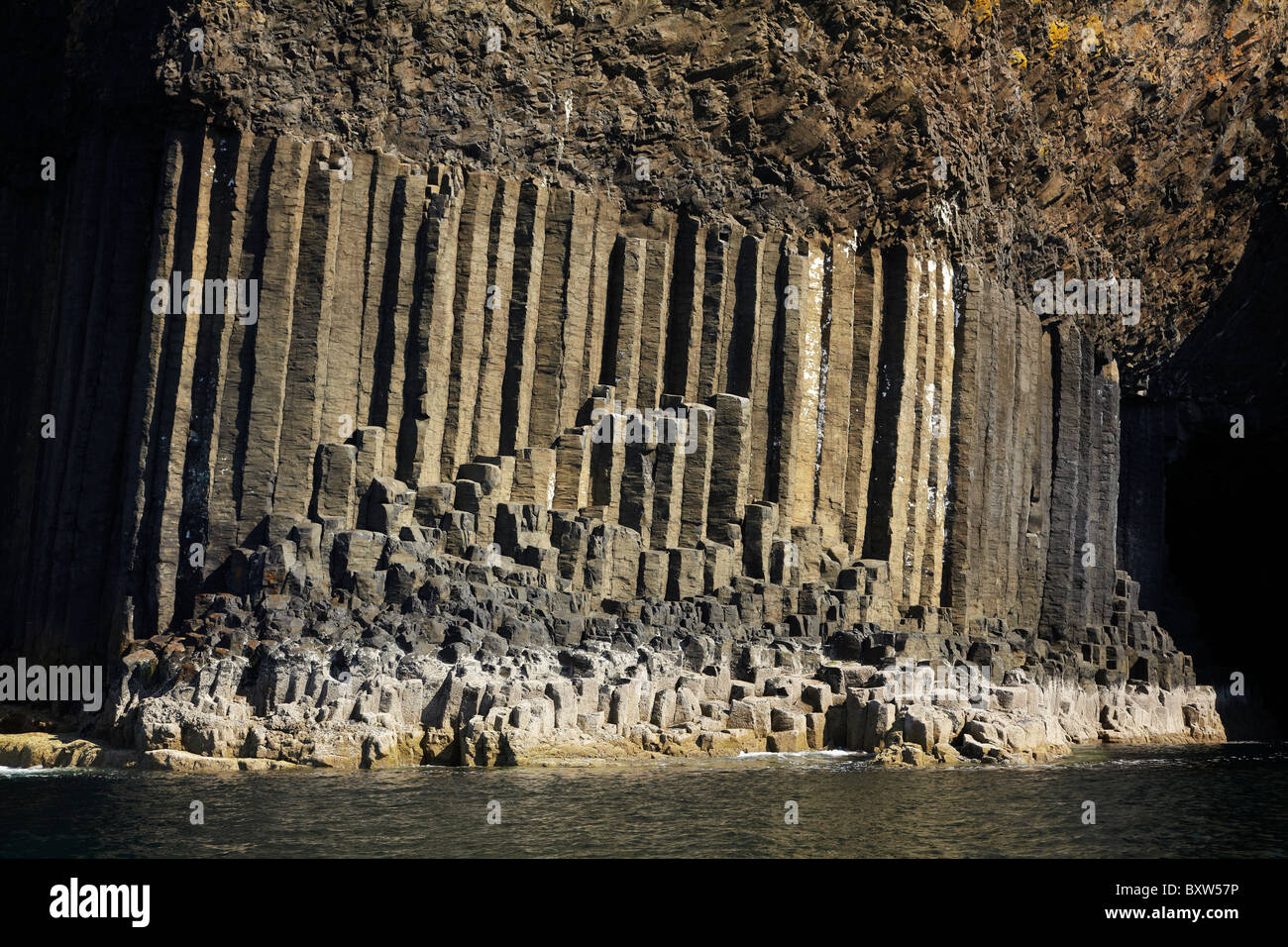 Meeresklippen insel staffa -Fotos und -Bildmaterial in hoher Auflösung ...