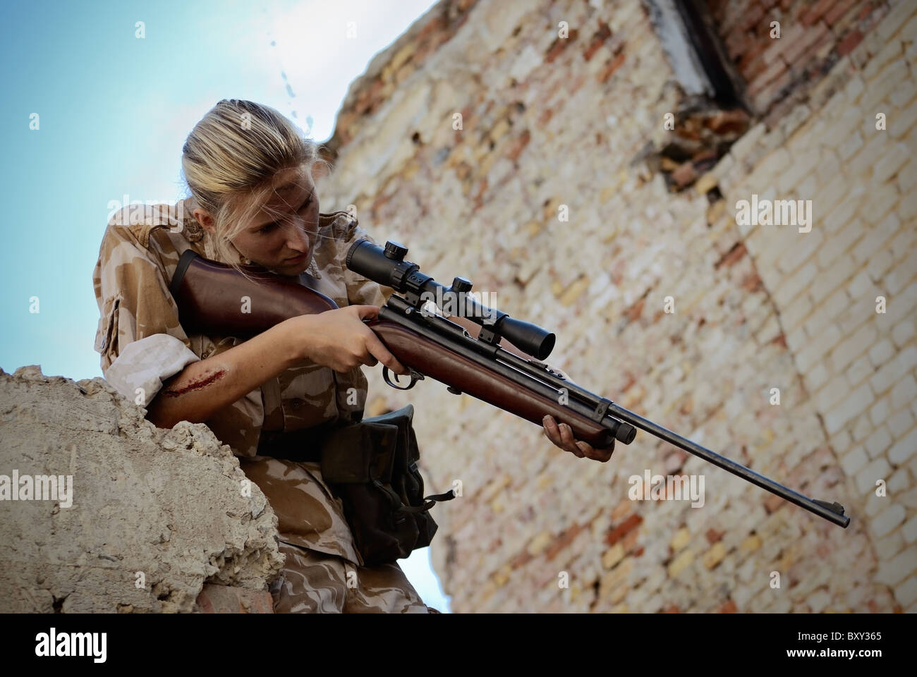Einheitliche waffe -Fotos und -Bildmaterial in hoher Auflösung – Alamy