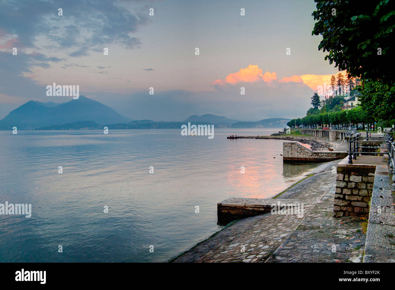 Der alte Hafen von Stresa am Lago Maggiore Italien Stockfotografie - Alamy