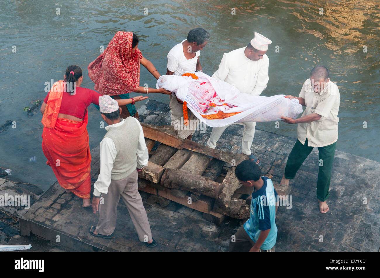 Hindu Beerdigung Stockfotos & Hindu Beerdigung Bilder - Alamy