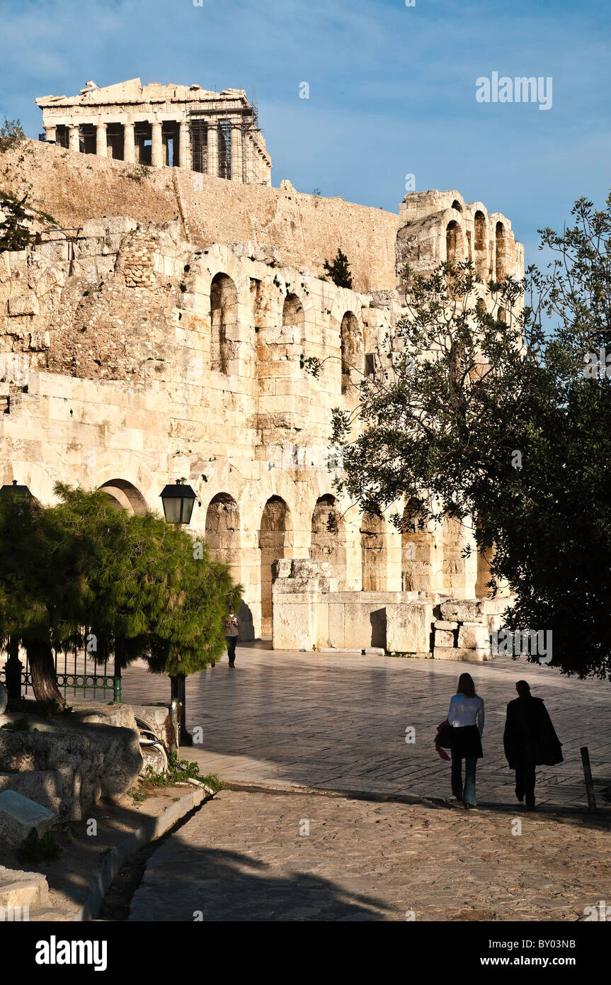 Odeon und Theater des Herodes Atticus, mit dem Parthenon, am Südhang ...