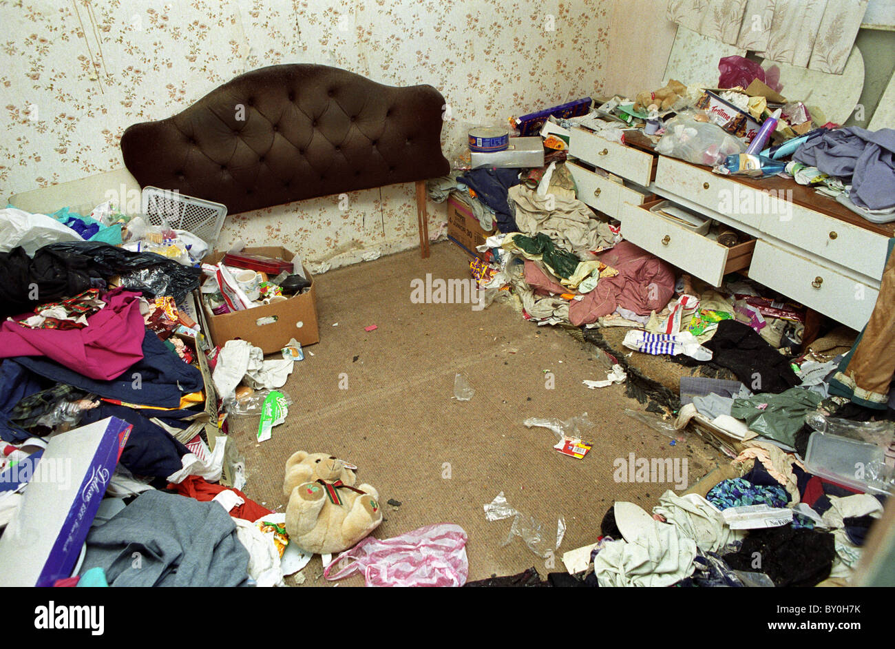 Schmutziges Schlafzimmer Stockfotos und -bilder Kaufen - Alamy