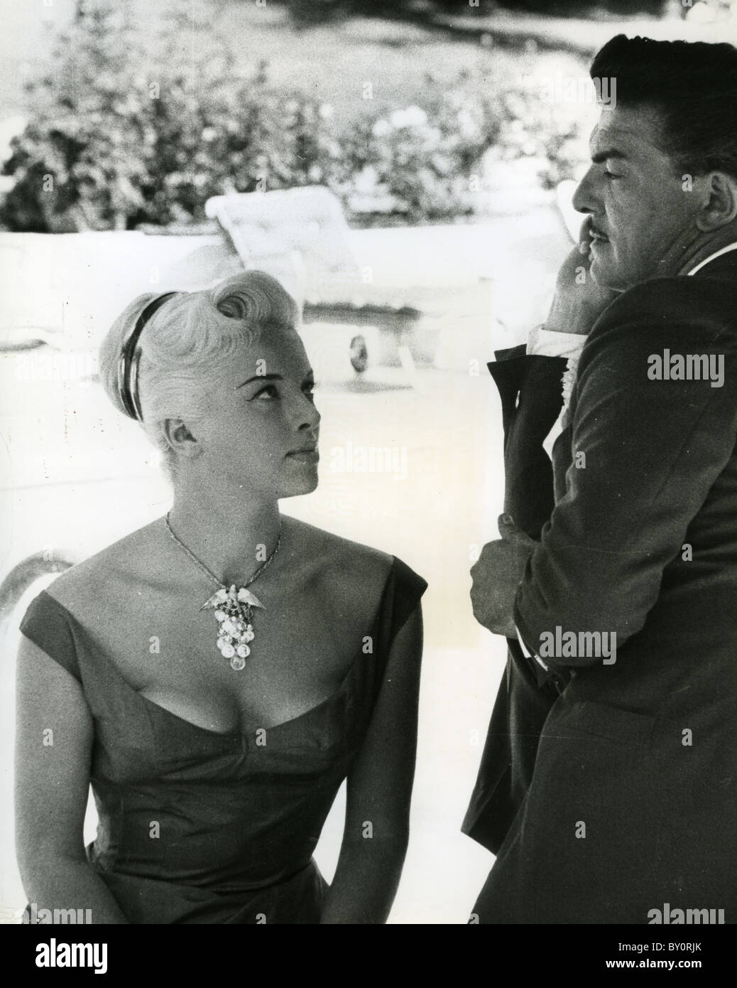 DIANA DORS (1931-1984) Englisch Schauspielerin mit Friseur Raymond ...