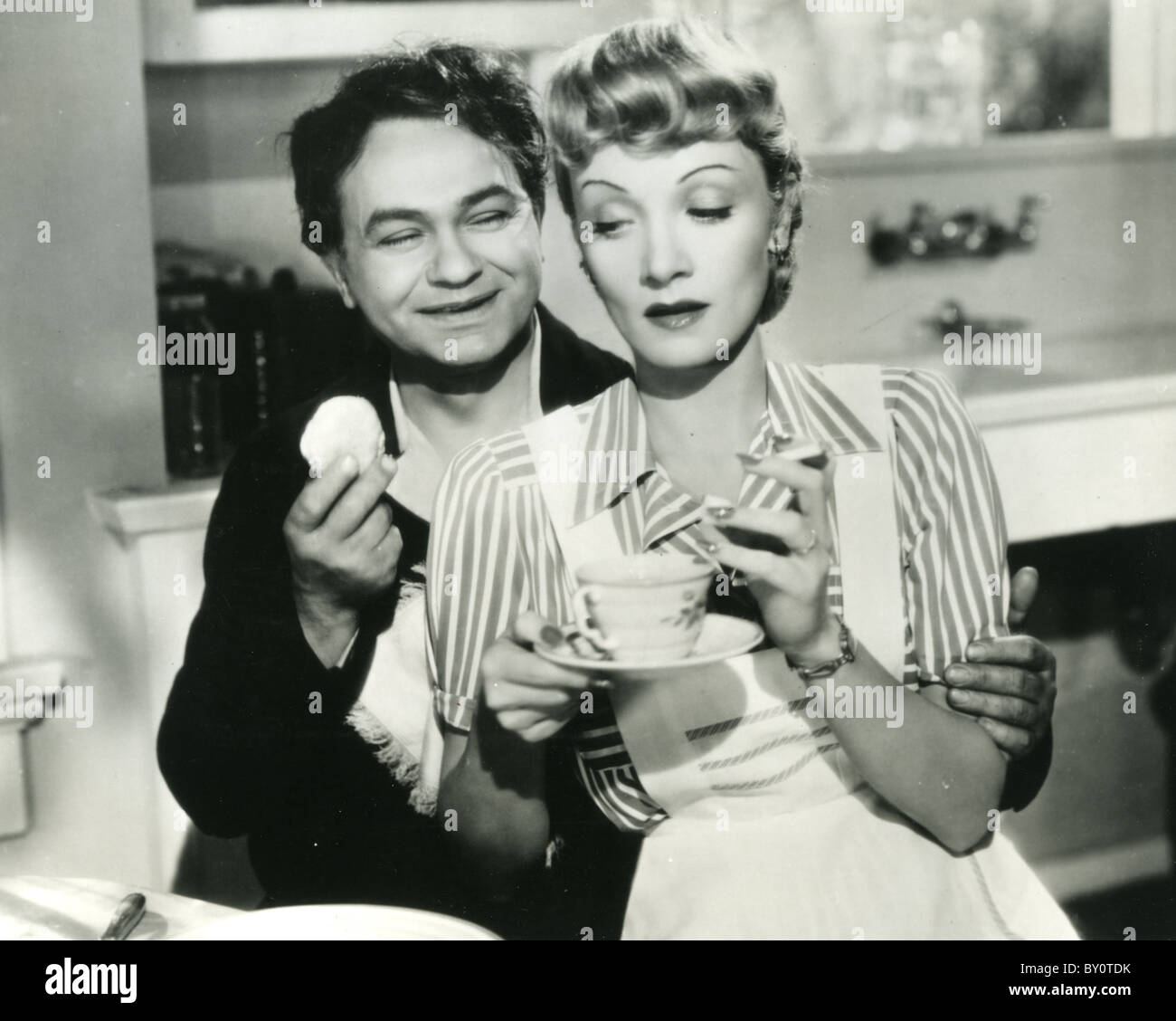 Manpower marlene dietrich -Fotos und -Bildmaterial in hoher Auflösung – Alamy