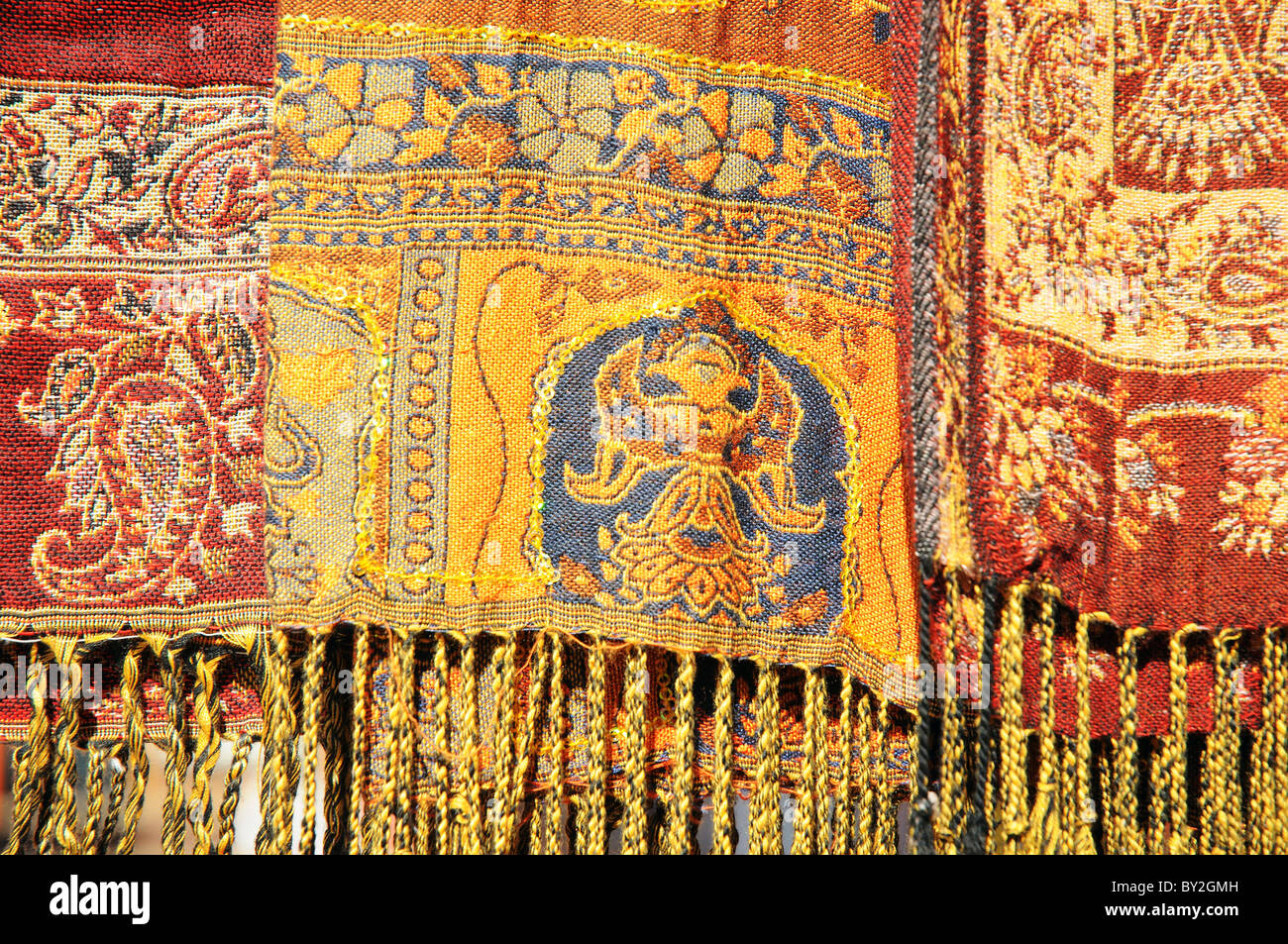 Indian silk -Fotos und -Bildmaterial in hoher Auflösung – Alamy