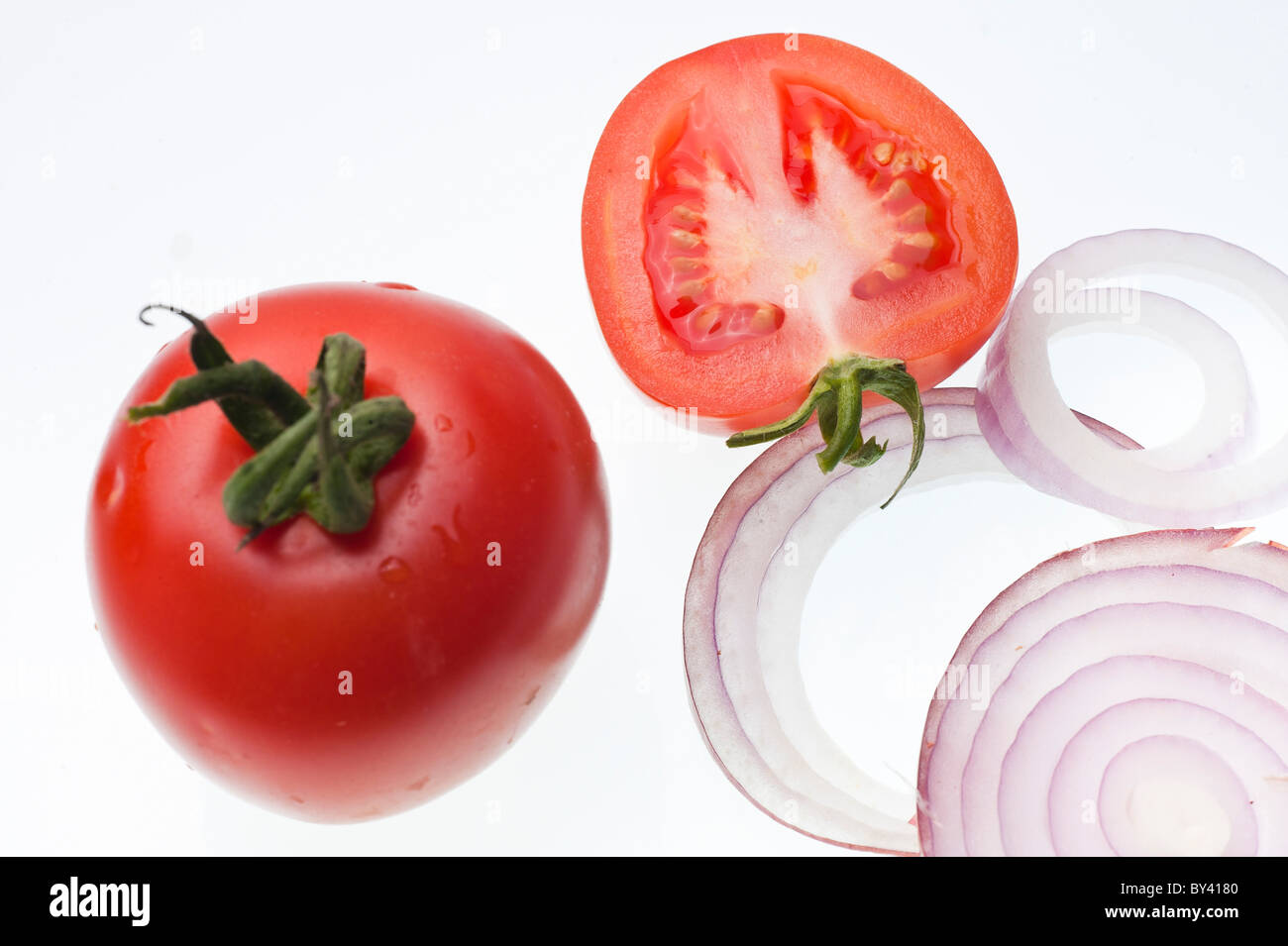 Lila tomate scheiben -Fotos und -Bildmaterial in hoher Auflösung – Alamy