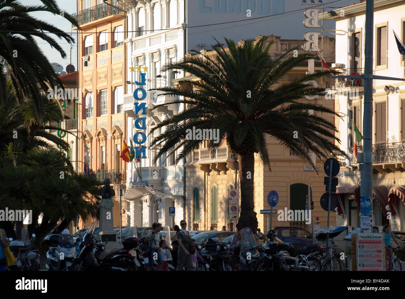 Viareggio tuscany promenade -Fotos und -Bildmaterial in hoher Auflösung ...