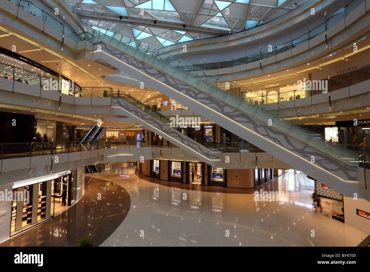 Innenraum der IFC Mall in Pudong, Shanghai, China Stockfotografie - Alamy