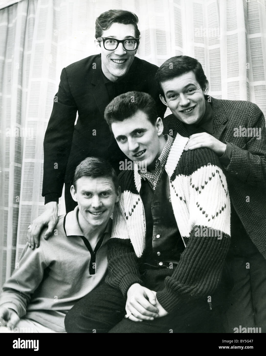 Shadows hank marvin -Fotos und -Bildmaterial in hoher Auflösung – Alamy