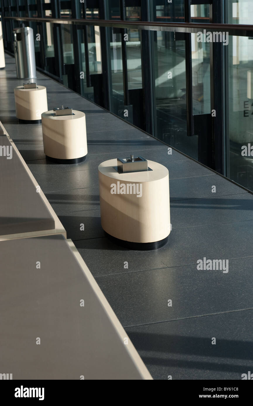 Rauchen im flughafen -Fotos und -Bildmaterial in hoher Auflösung – Alamy