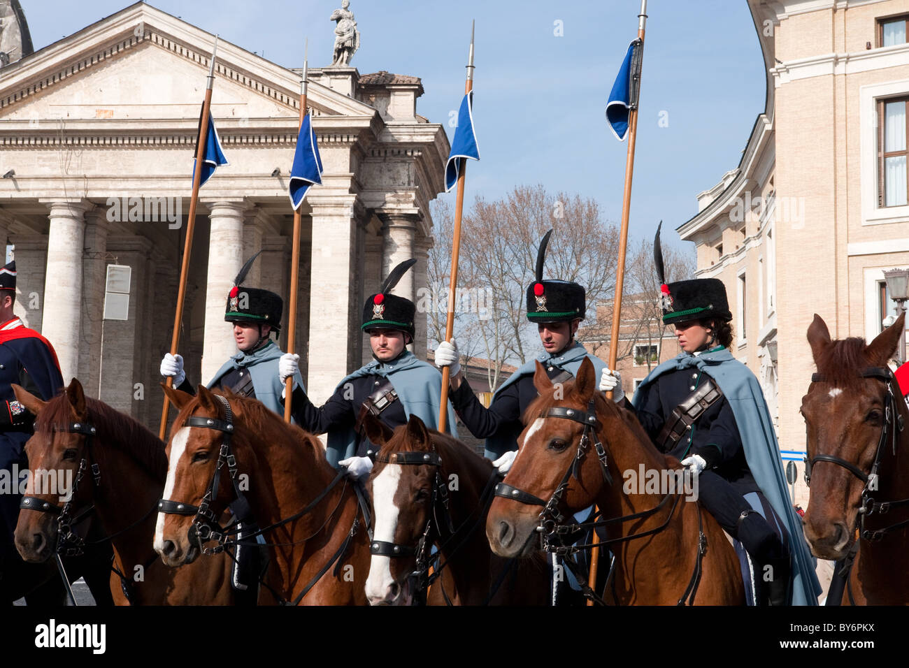 Military parade italy -Fotos und -Bildmaterial in hoher Auflösung – Alamy