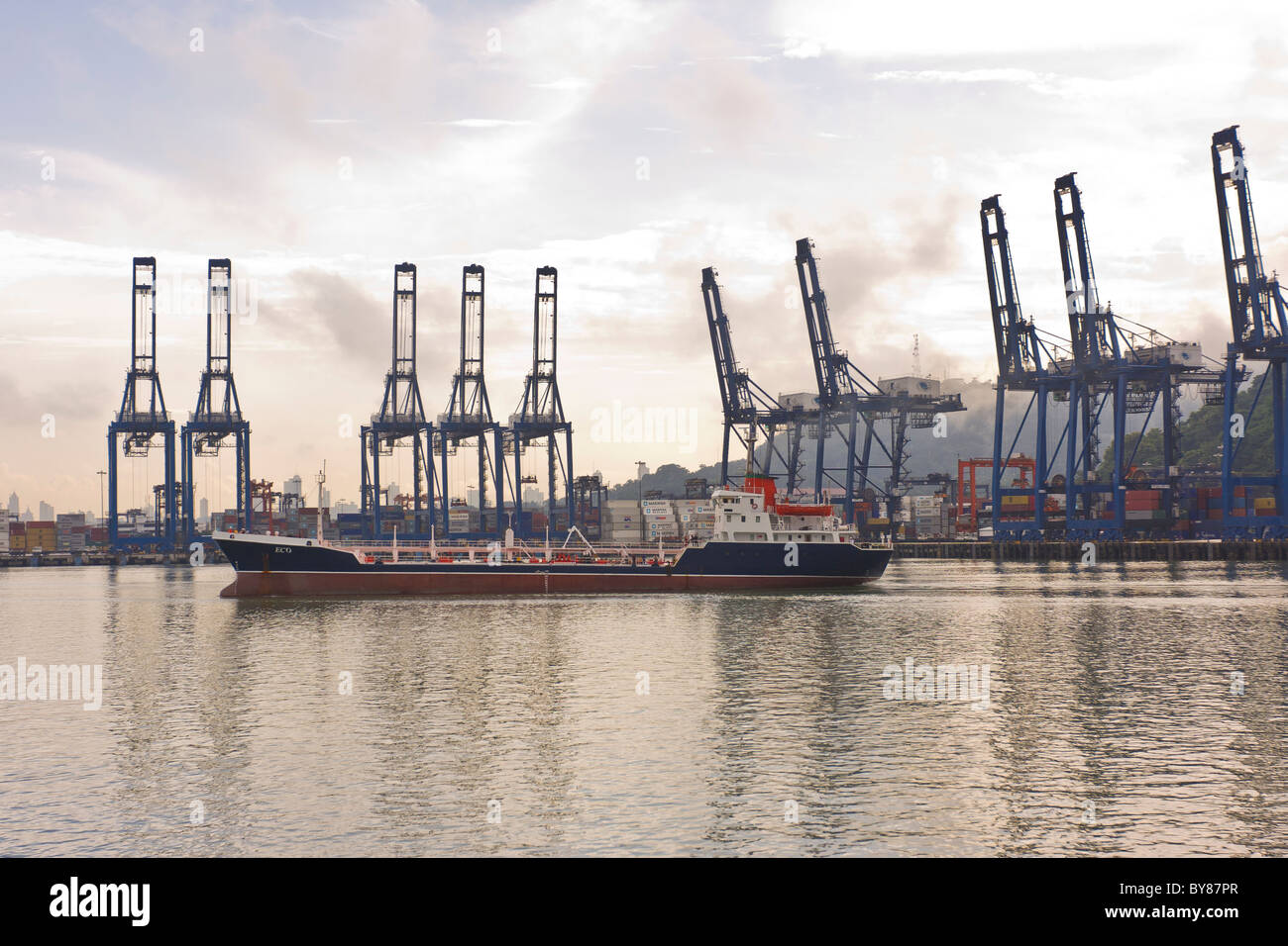Wunderbar Hafen Am Panamakanal Ratsel Ebenbild