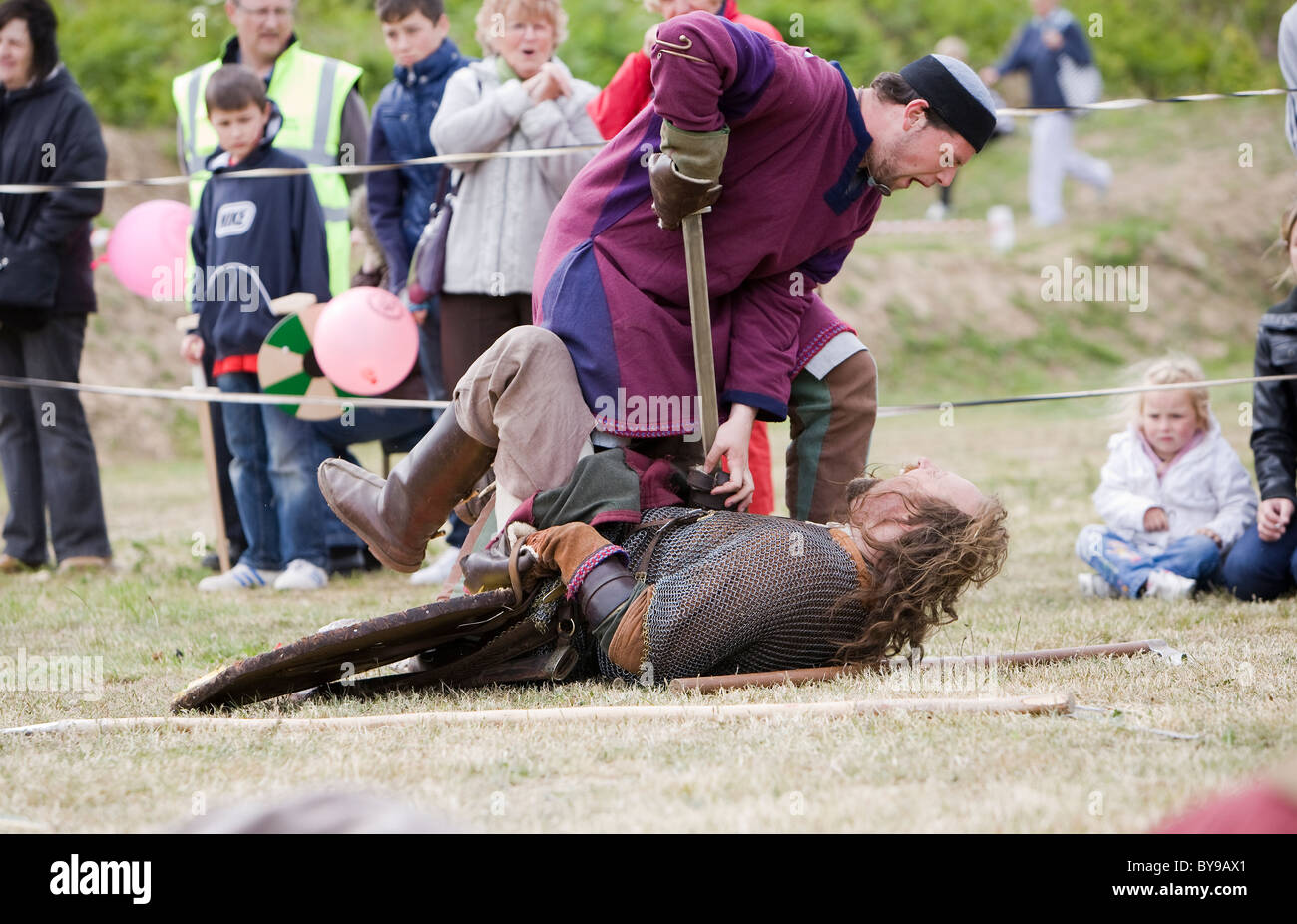 Wikinger Reenactment Schlacht bei Hembsby Stockfotografie - Alamy