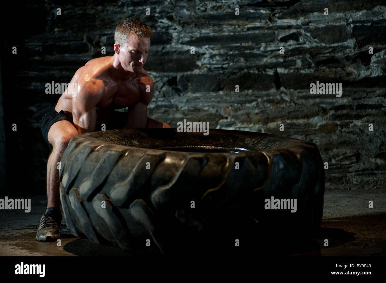 Starker mann -Fotos und -Bildmaterial in hoher Auflösung – Alamy