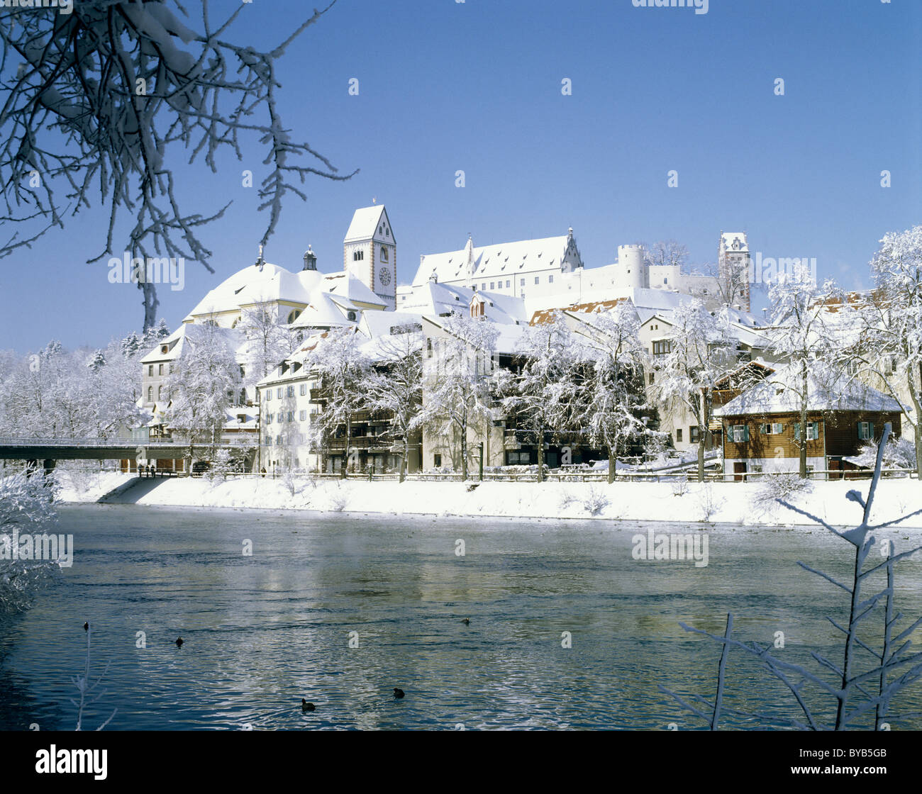 View on fuessen with lech river -Fotos und -Bildmaterial in hoher ...