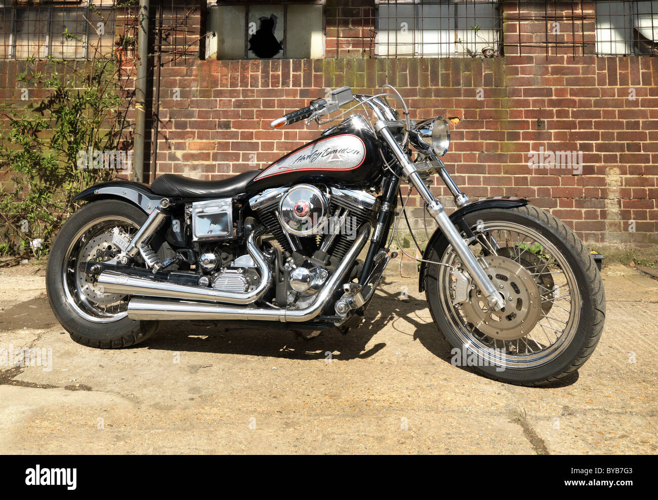 Biker harley davidson -Fotos und -Bildmaterial in hoher Auflösung – Alamy