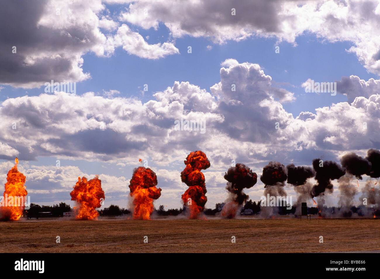 Fireball explosion -Fotos und -Bildmaterial in hoher Auflösung – Alamy