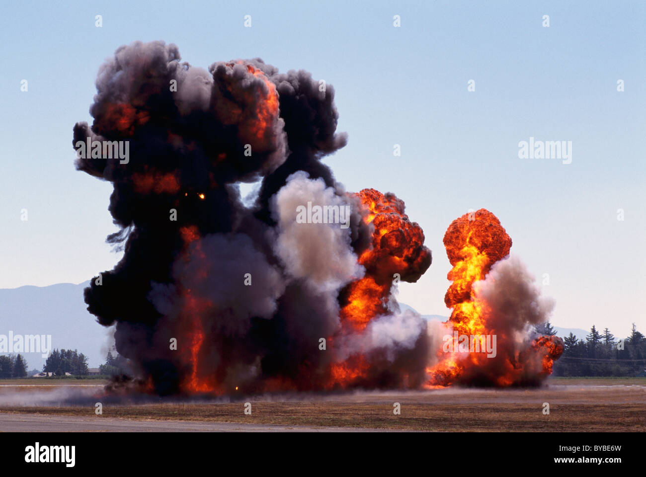Fireball explosion -Fotos und -Bildmaterial in hoher Auflösung – Alamy