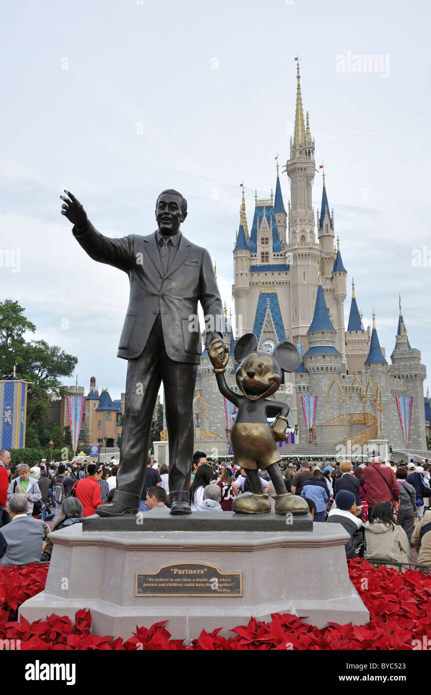 Walt disney and mickey mouse -Fotos und -Bildmaterial in hoher ...